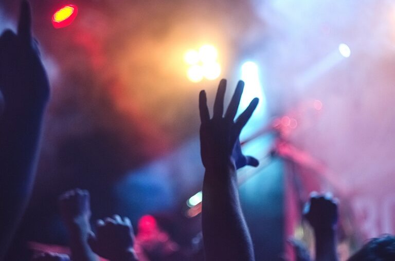 Krakowska Noc Poezji: Magia Słowa, Muzyki i Teatru w Serce Miasta ...